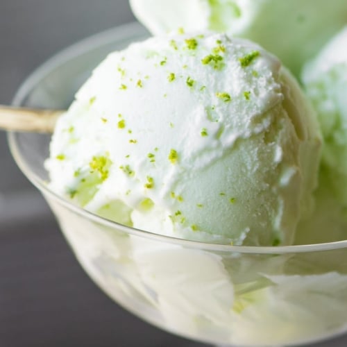 Raspberry Ripple Ice Cream ~ regular and no churn • The View from Great ...