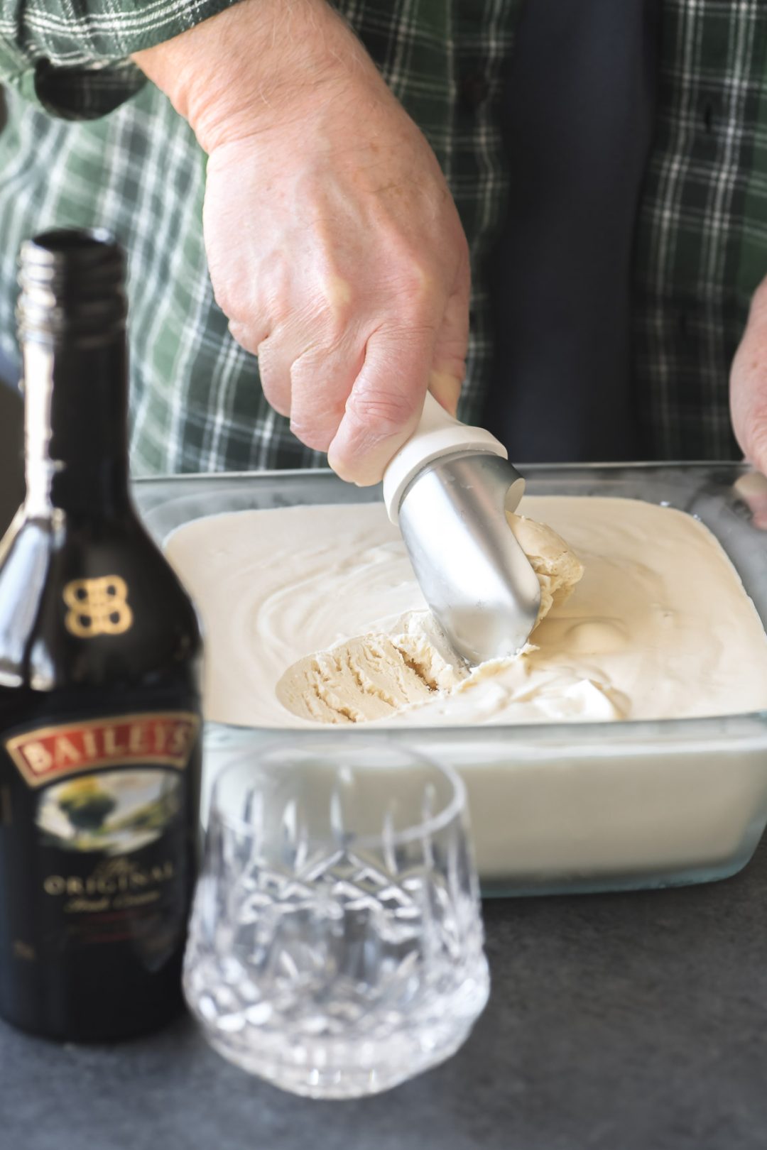 No Churn Baileys Ice Cream ~ simple recipe!