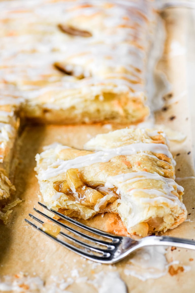 Puff Pastry Apple Strudel • So Easy!