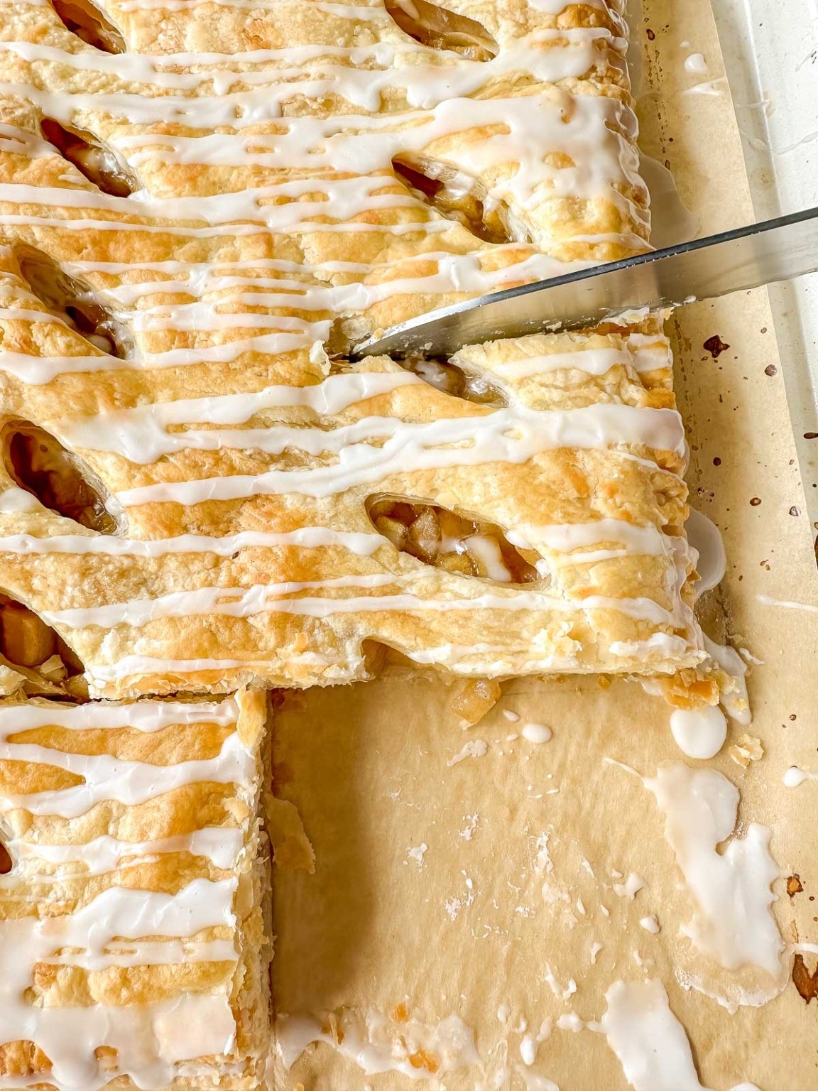 Puff Pastry Apple Strudel • So Easy!