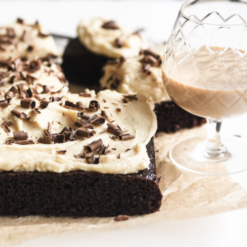 Irish Cream Cake • Easy Recipe!